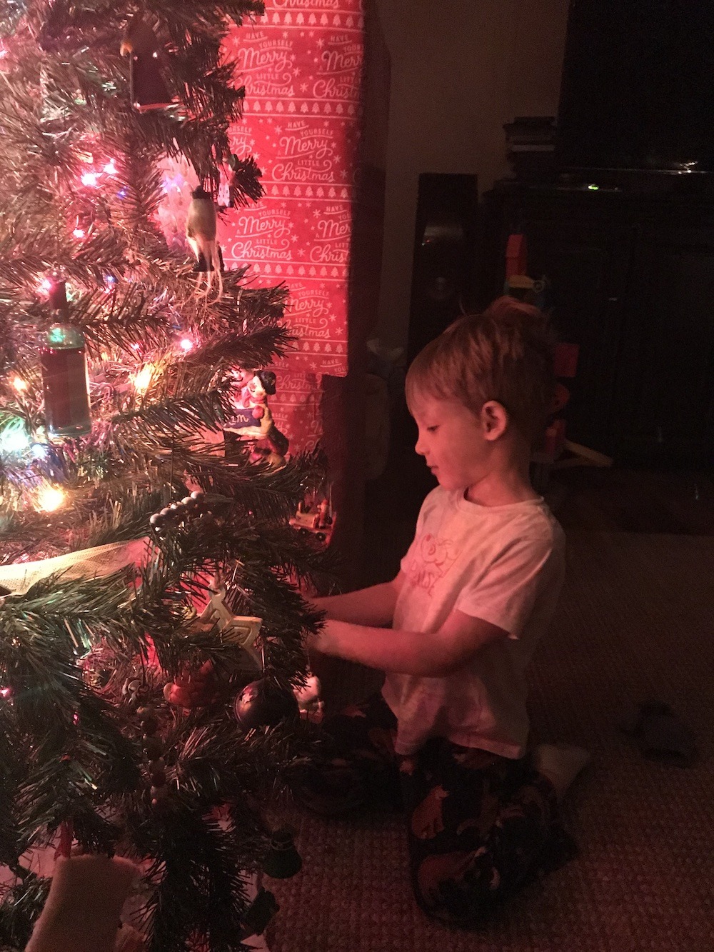 10 Christmas Eve Traditions to Bring Magic to Your Home (2021 ...